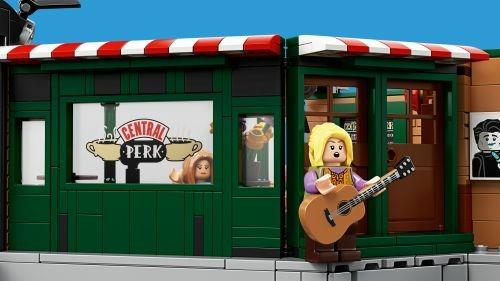 LEGO Ideas 21319 Central Perk, Set con l'Iconico Caffè e 7 Minifigure Friends, Gadget per il 25 ...